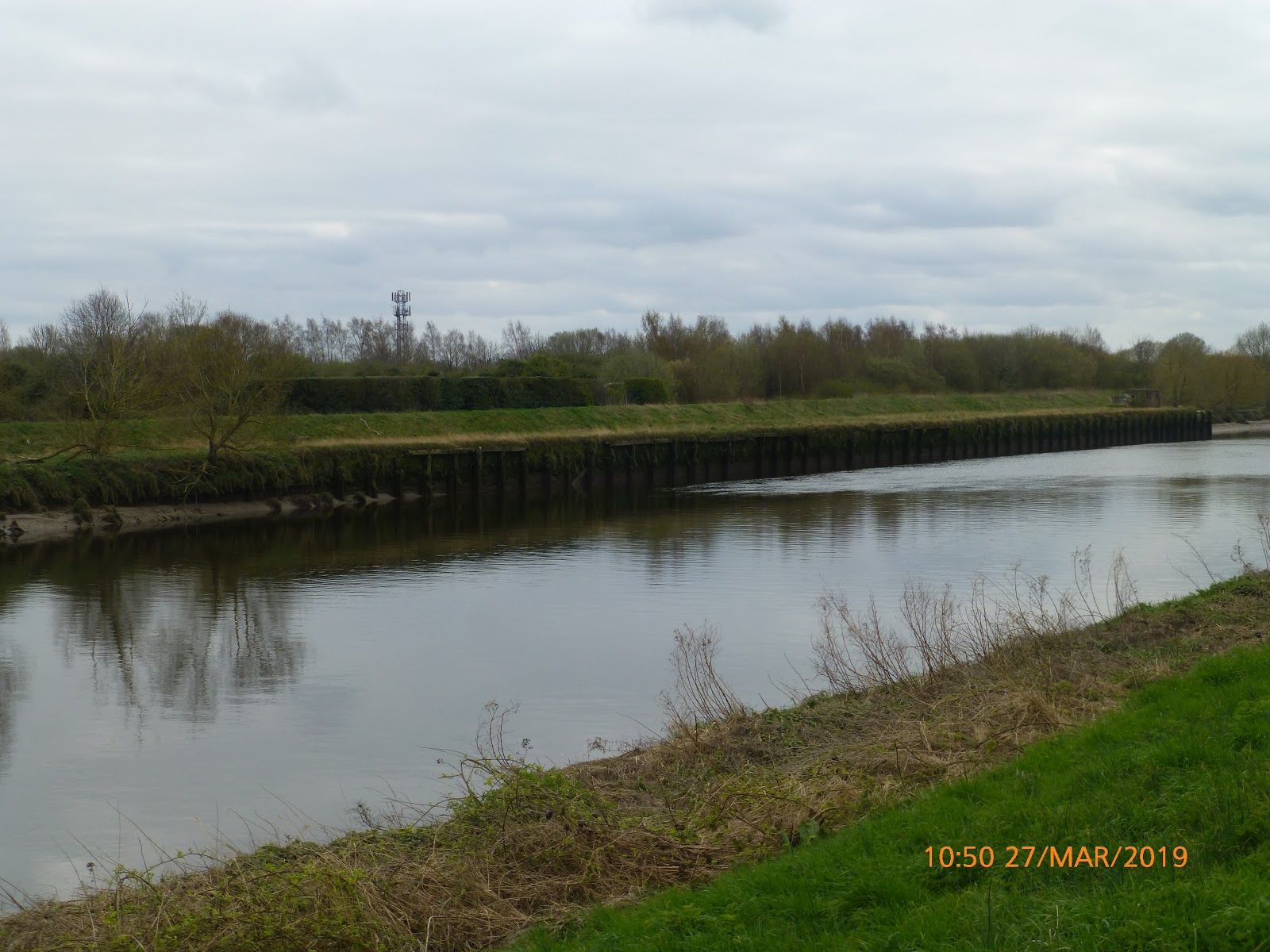 Harris Hikers: Saltney Ferry to Chester along the riverside path 27th ...