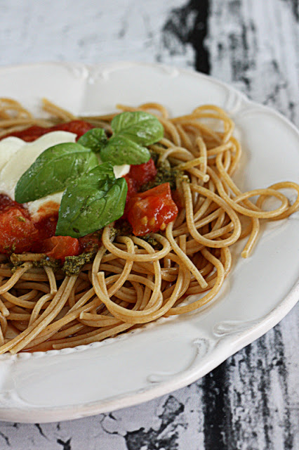 Spaghetti alla caprese | bistro mama