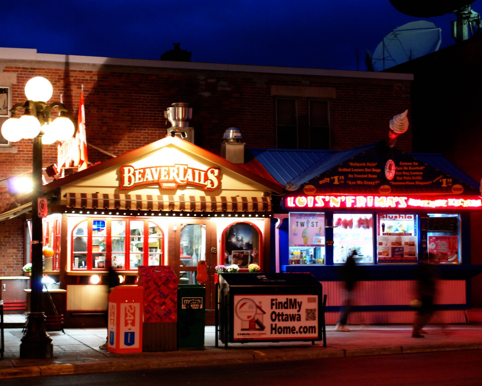 The Brown Knowser: Wordless Wednesday: Byward Market at Night