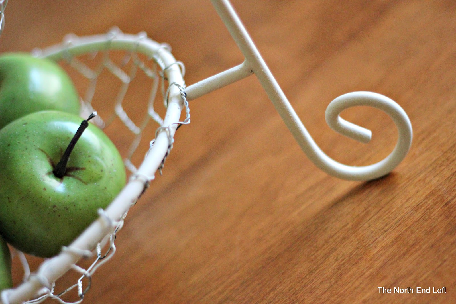 The North End Loft: Chicken Wire Plate Stand