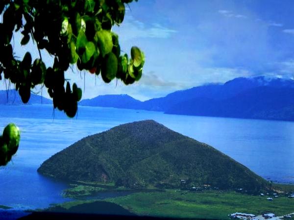 Lake Paniai, the World's most Beautiful Lake ~ Indonesia Tourism