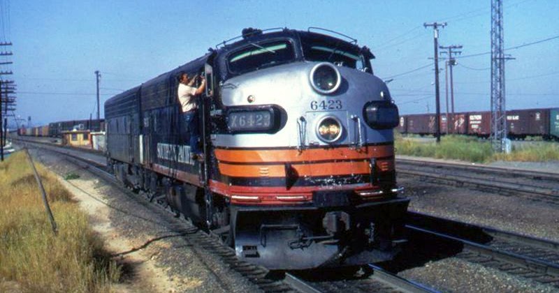 transpress nz: a pair of Southern Pacific 'Black Widow' F7's, 1950s