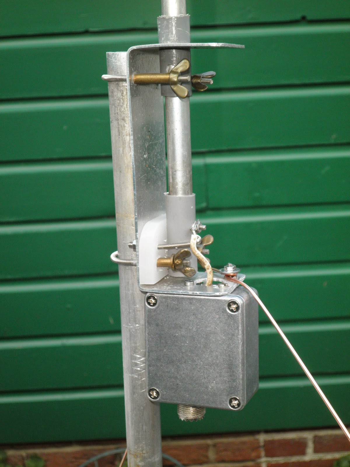 PA1BJ Antennes e.d.: Dual band 1/2 wave vertical antenna for 50 and 70 ...