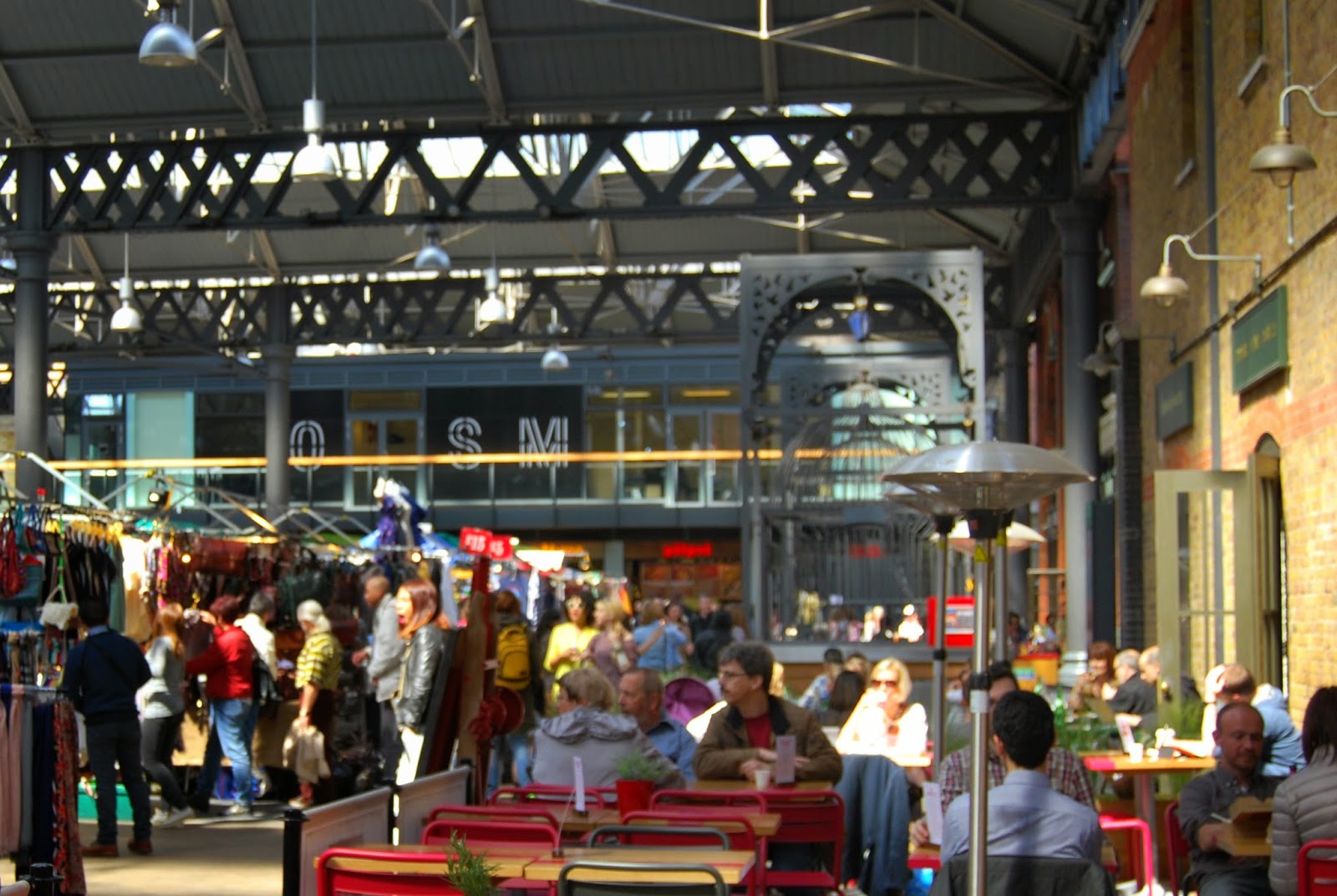 Spitalfields Market, modern architecture and a monument in London ...