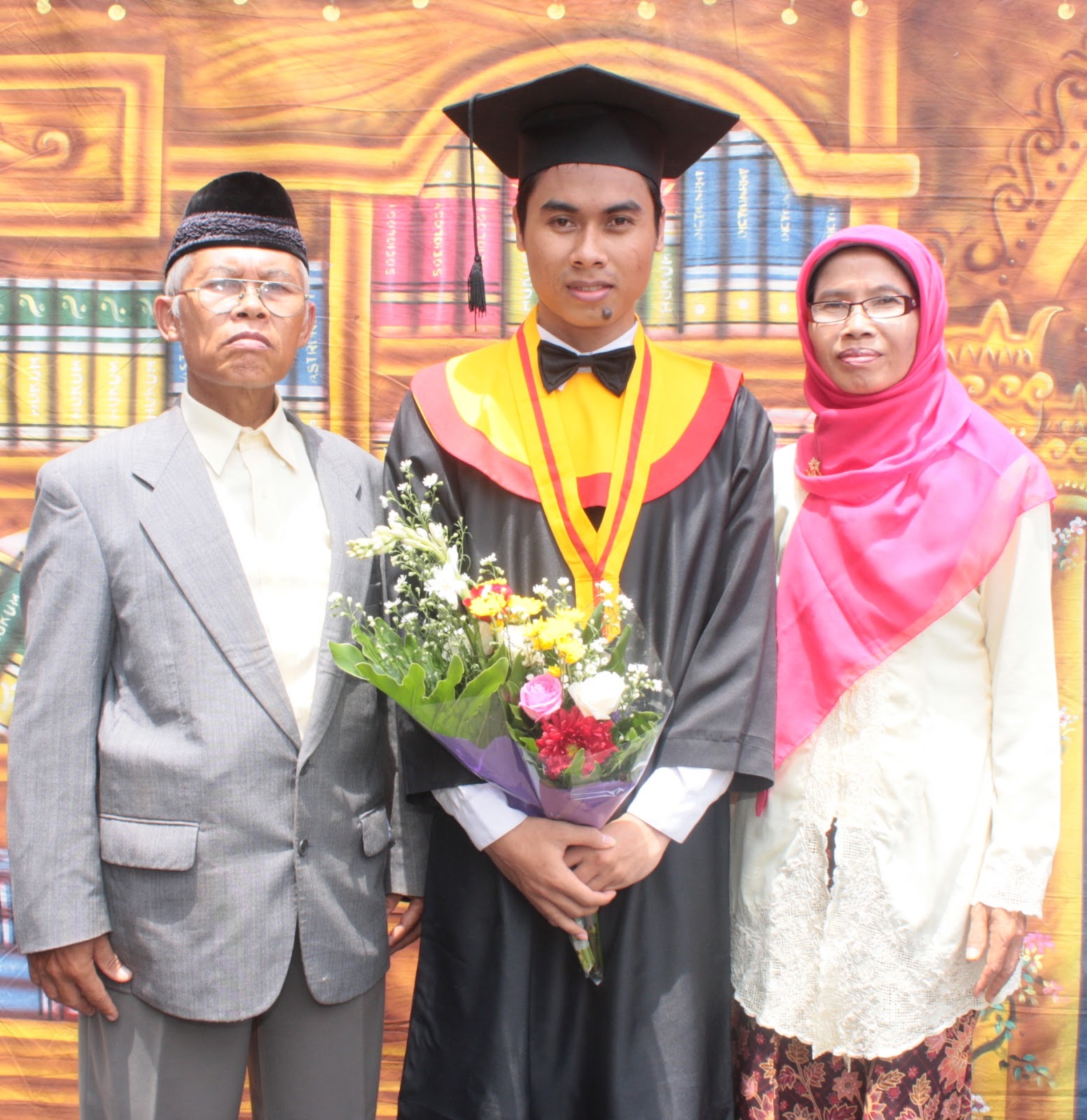 Happy Graduation! Wisuda Sarjana Unsoed, Selasa, 19 Maret 2013 | Cewek ...