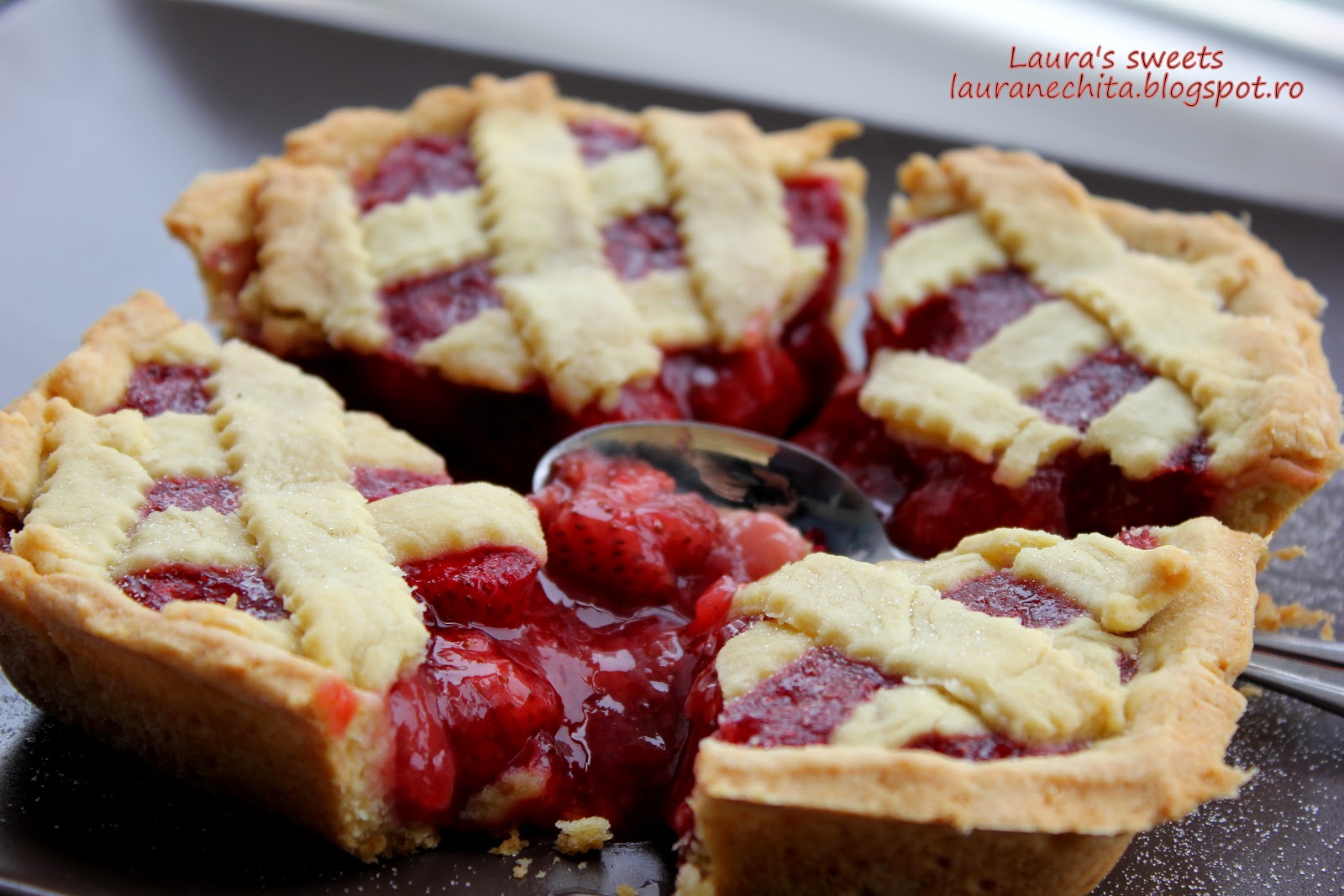 Tarta frageda cu capsuni - LauraSweets.ro