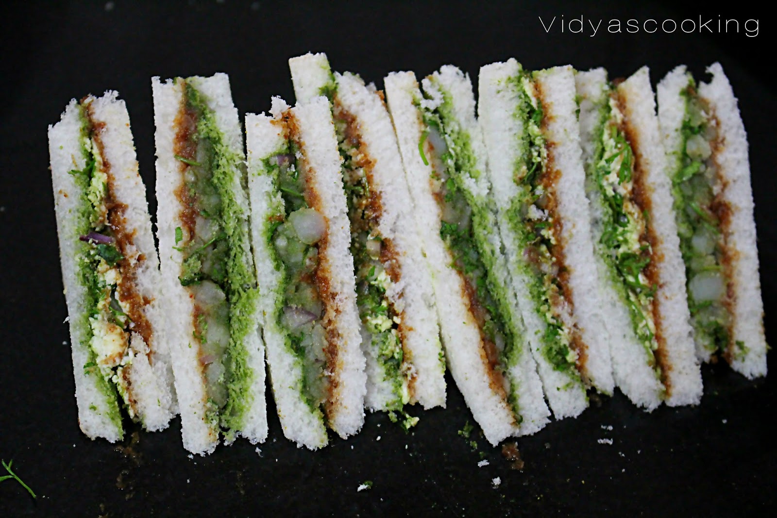 Republic Day Special: Tricolor Bread Pakora /Bajji