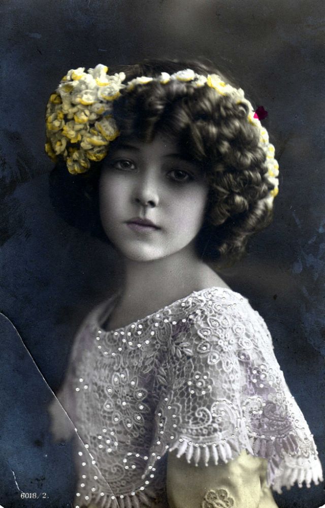 Innocent Beauty: Amazing Colorized Photos of Little Angels in the Early ...