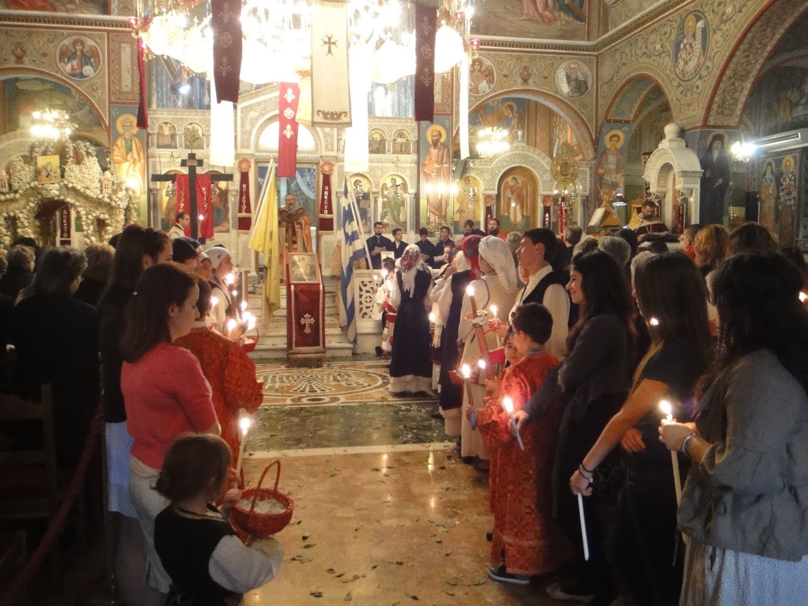 Φετος, να μη φυγουμε αμεσως μετα το «Χριστος Ανεστη» απο την Εκκλησια ...