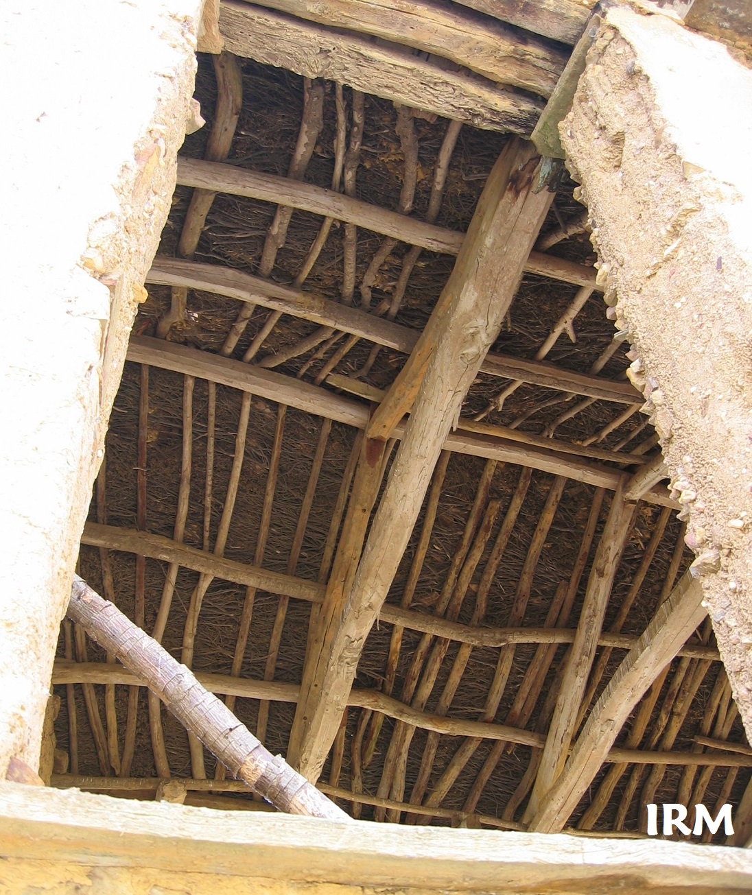 Avantales: Tejados de ripia