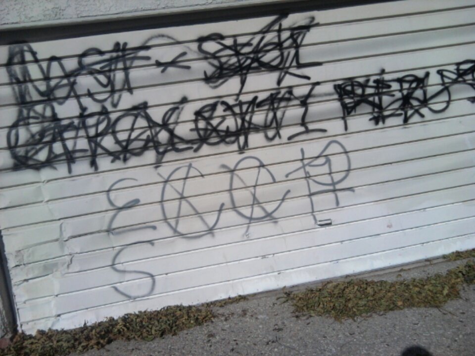 blood piru brims gangs graffiti: Circle city piru ( watts )