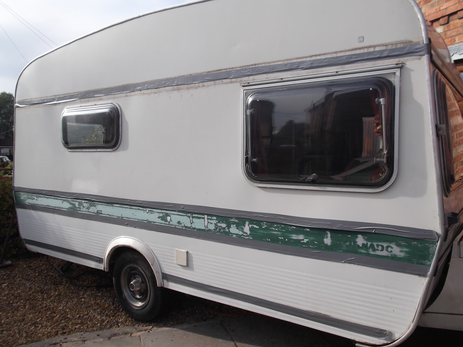 Morris - 1970s Vintage Caravan Restoration: Huge jumps forward!