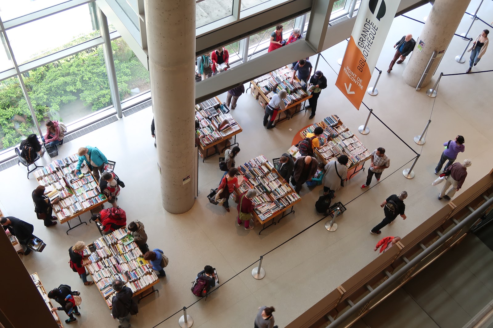 - POINTS DE VUE _______________: UN VISITEUR INTELLO À MONTRÉAL