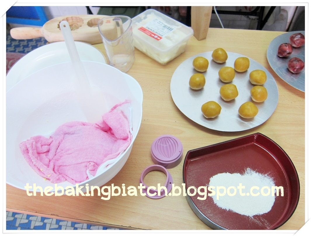 The Baking Biatch || by Cynthia Lim: SNOWSKIN MOONCAKE 1: Passionfruit ...