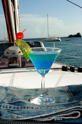 COCKTAILS & DREAMS: INTO THE BLUE COCKTAIL