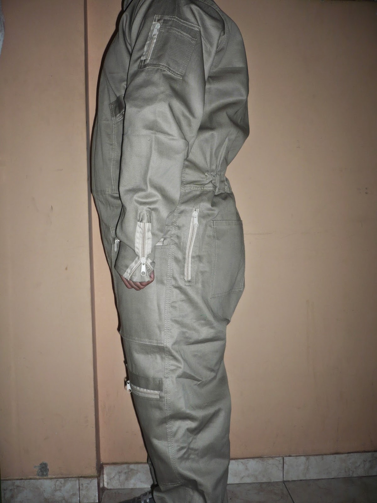 Ebenezer Colombia: Overol enterizo kaki