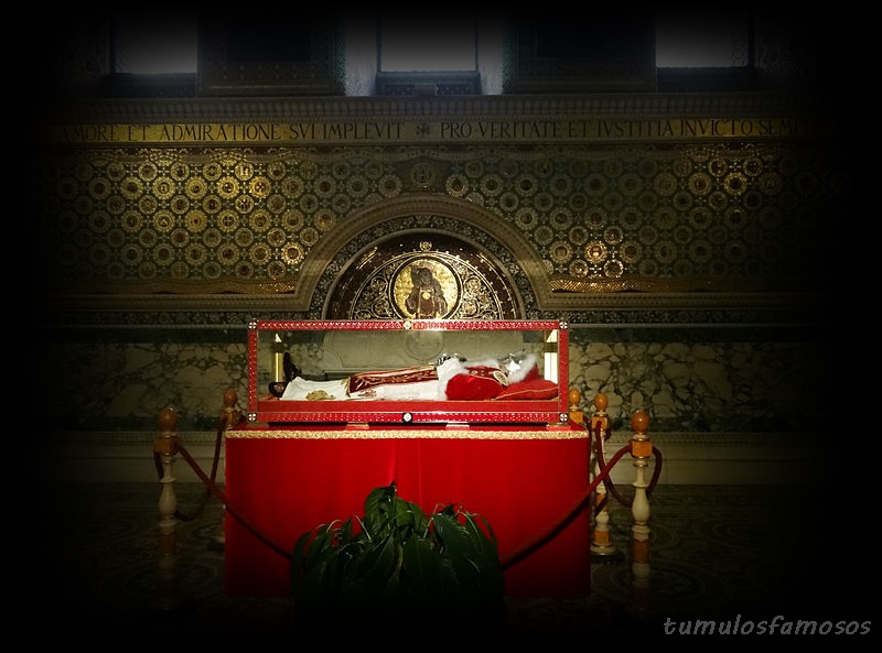 TUMULOS FAMOSOS: PAPA PIO IX - Arte Tumular - 1011 - Basílica de São ...