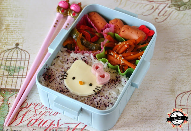 :: VIDEO BENTO :: How to Make Hello Kitty Bento - Les Folies de Lau-Lotte