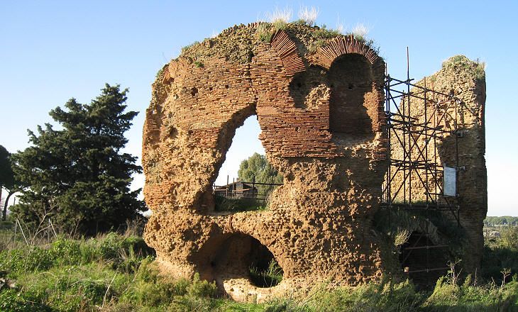 Bisanzio: La via Appia: Il mausoleo di Gallieno