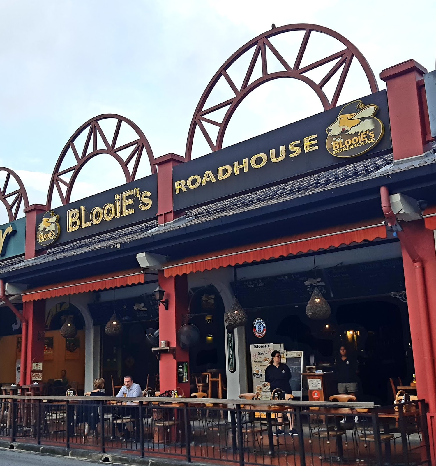 TheArcticStar's Tales: Dinner at Blooie's Roadhouse @ Rail Mall, Bukit ...