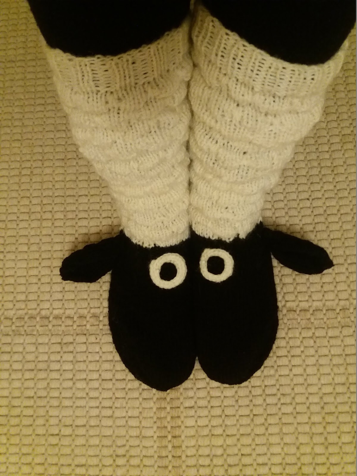Kiireenvilkka - Illakvick: Knitting Shaun the Sheep socks