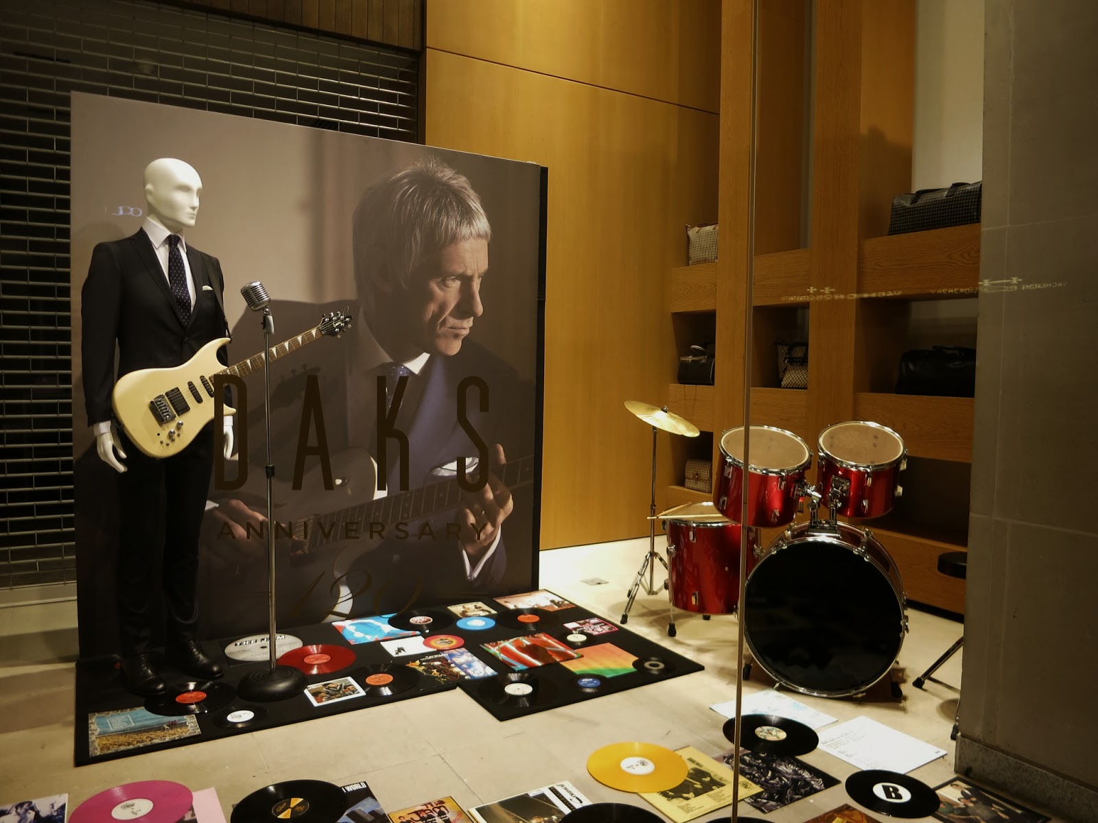 RetailStoreWindows.com: Daks, London