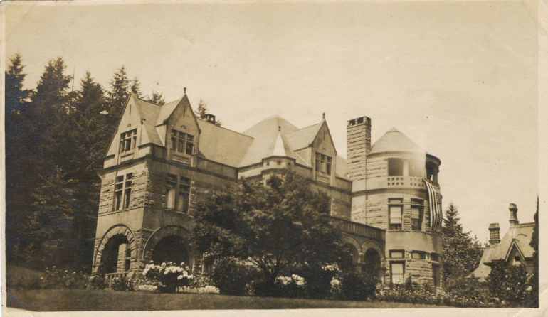 Old photos of architecture: Loewenberg Mansion