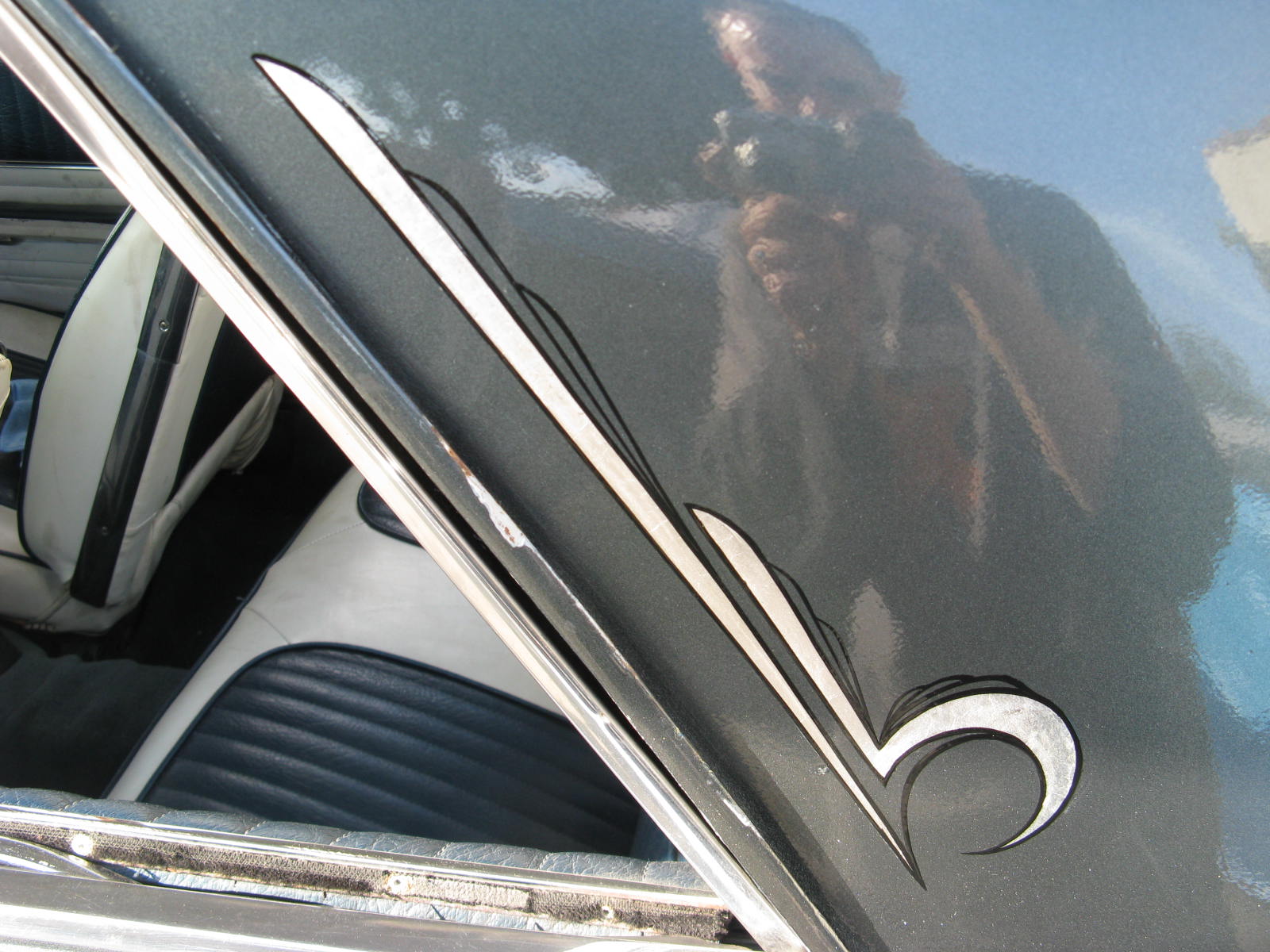 Pinstripe Chris: Silver Leaf & Pinstripes on a 62 Impala