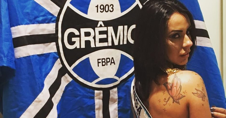 MUSA:DÉBORA DUNHIL COMEMORA CONQUISTA DO GRÊMIO COM FOTO OUSADA