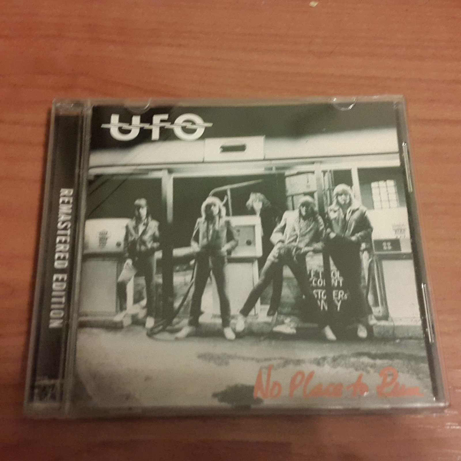 RAGE REVIEWS : UFO "No Place To Run" (1980, Hard Rock)