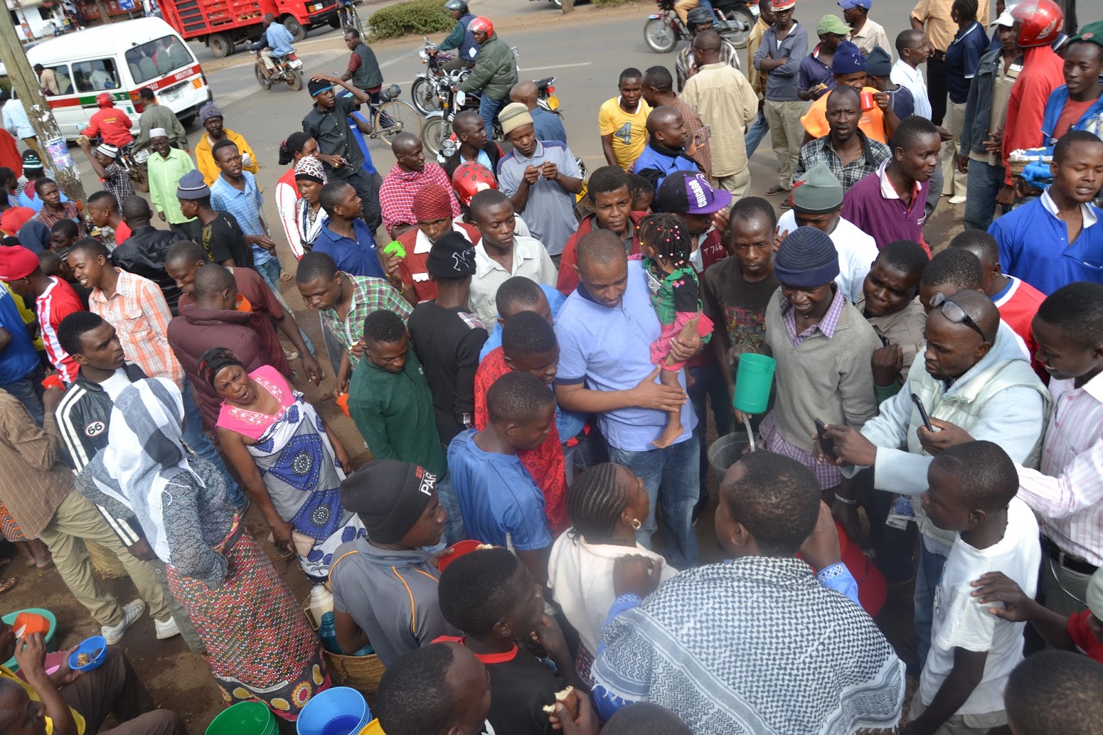 DAVIS MOSHA ABEBESHWA MAJUKUMU YA MBUNGE MOSHI MJINI NA WANANCHI ...