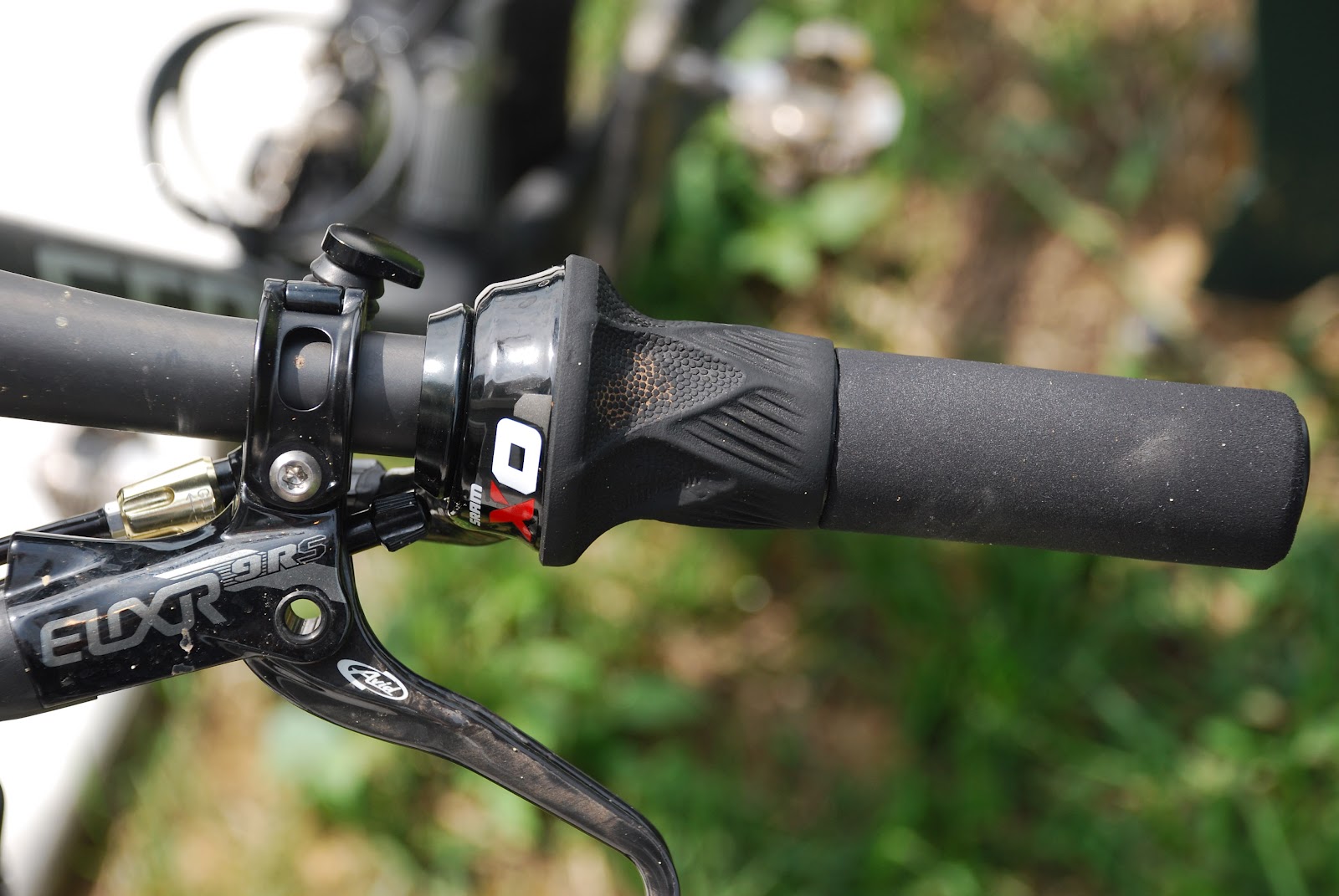Tony's Cycling Blog: SRAM X0 2X10 Grip Shift review
