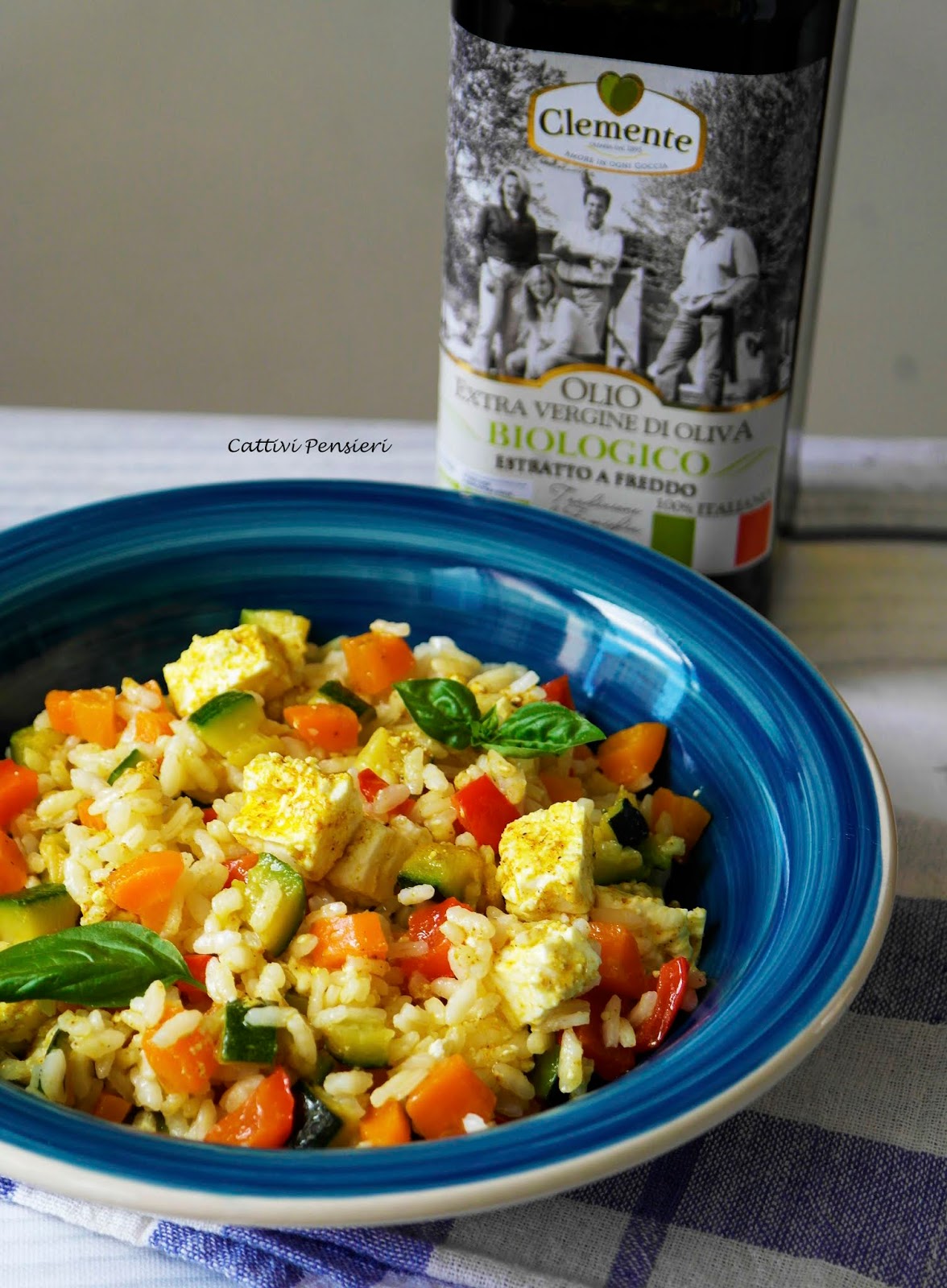 cattivi pensieri recensioni: INSALATA DI RISO CON VERDURE E FETA AROMATIZZATA AL CURRY.