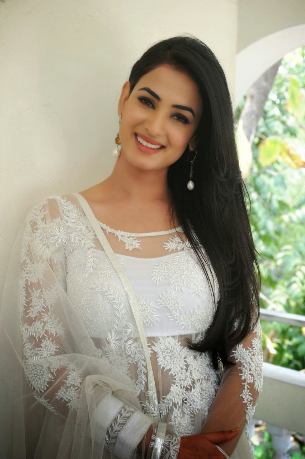 Masala Lake: Beauty Queen Of Bollywood - Sonal Chauhan