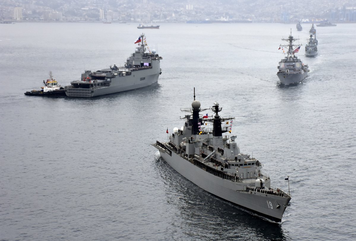 Con una impresionante revista naval, la Armada de Chile celebró su ...
