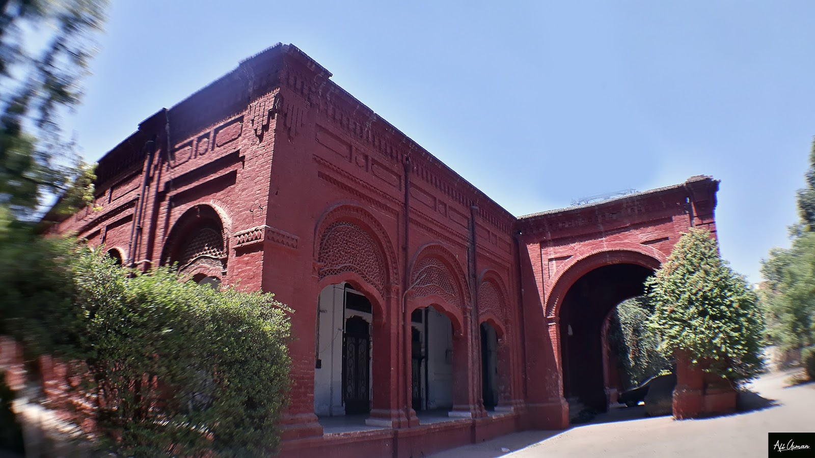 Ali Usman Baig : Nawab Raza Ali Khan and his Red Bungalow in Lahore