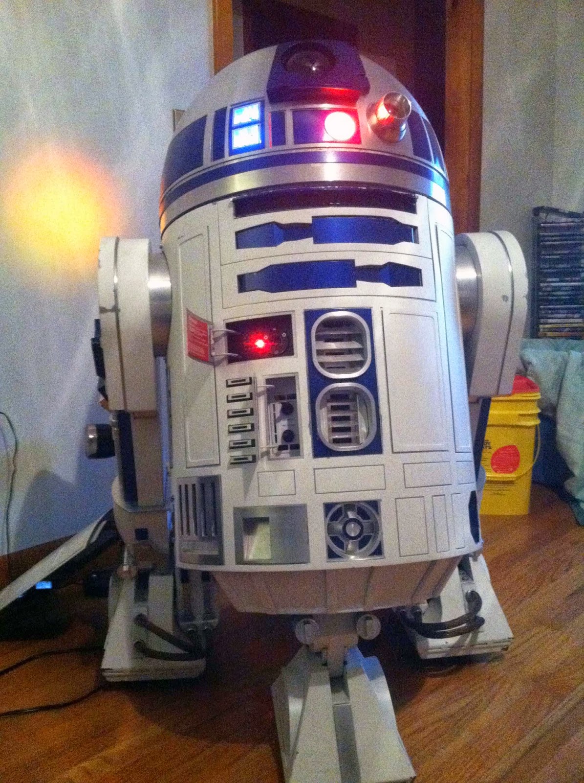 Paul's R2-D2 Project: Repairing the body to dome power connection