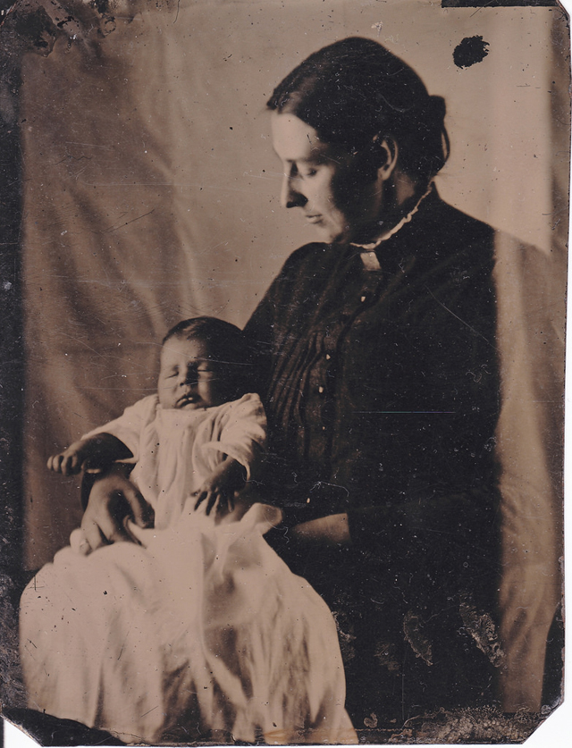 Victorian Motherhood: Lovely Vintage Photos of Mothers Posing With ...