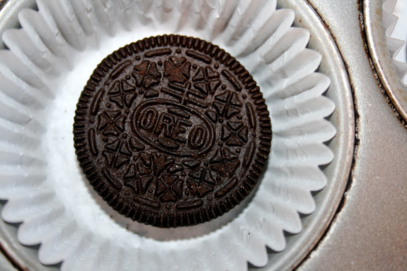 scrumptious: new year, new recipes: death by oreo cupcakes.