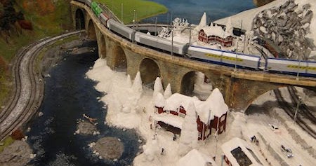 The Presurfer: How Model Trains Transformed From Cutting-Edge To Quaint