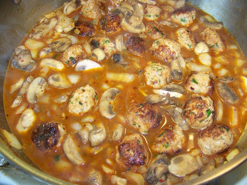 Kitchen Simmer: Spicy Russian Stroganoff Spaghetti and Meatballs