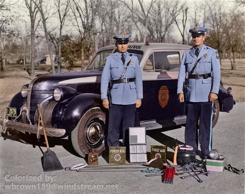 18 Incredible Colorized Photos of American Police Cars From Between the ...