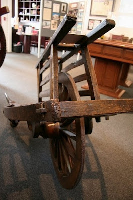 A Chinese Energy Saving Invention: The Wheelbarrow - "A Poor People's Taxi"