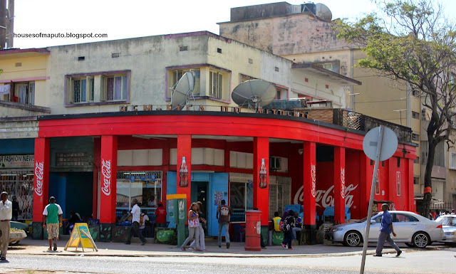 Prédios modernistas provávelmente dos anos 40 ou 50 no Alto Maé