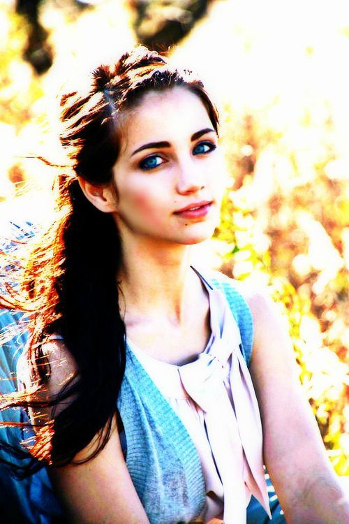 Calvin's Canadian Cave of Coolness: Model Behavior - Emily Rudd