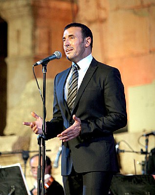 Kathem Al Saher And His Ladies In HD ~ Hot Arabic Music