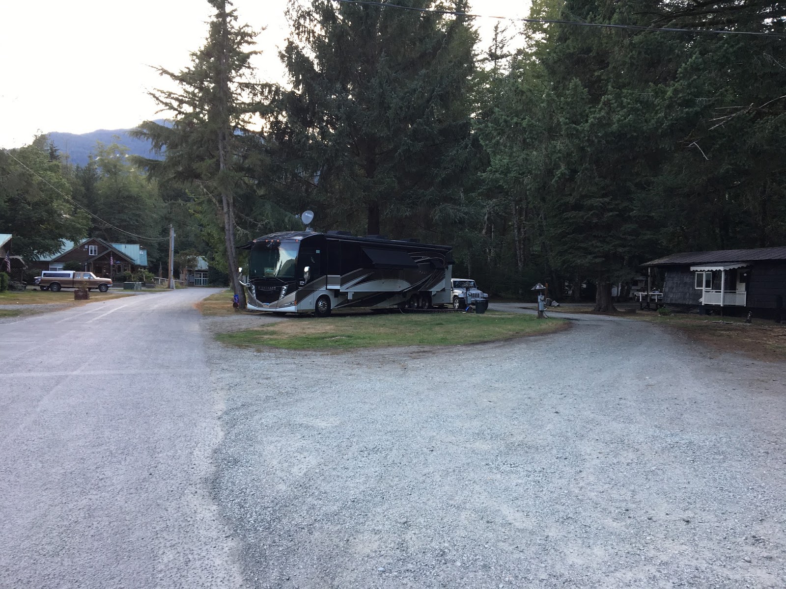 The Gilliam's Island: Glacier Peak Resort/Skagit River RV