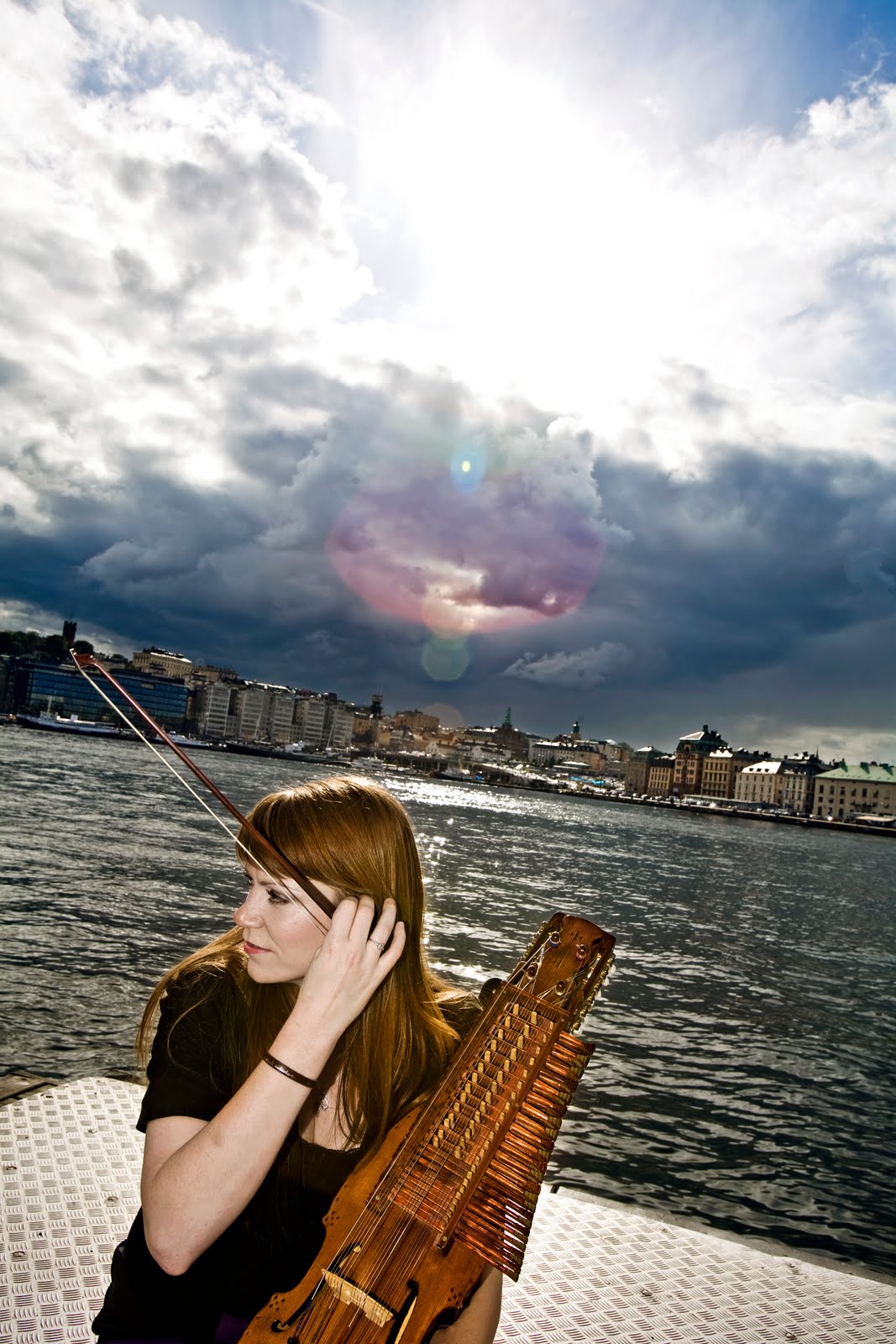 Folkbloggen: INTERVJU MED EMILIA AMPER