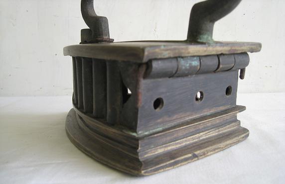 TOKO ANTIEK RETRO: SETRIKA ARANG KUNO JADUL JERUJI DARI BESI KUNINGAN ...