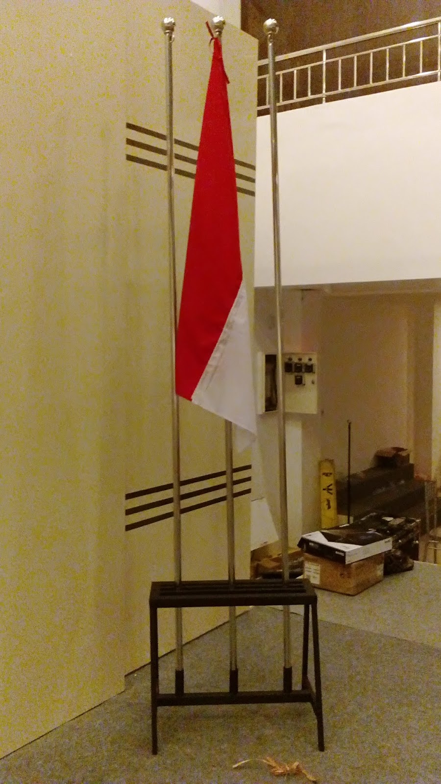 BENGKEL LAS ASGAR: Tiang bendera dalam ruangan